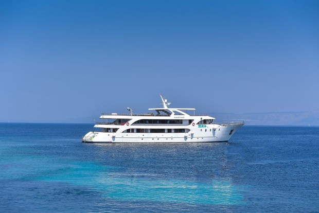 Maritimo Deluxe Superior Ship | The Small Cruise Ship Collection