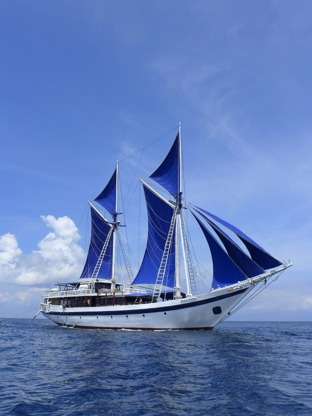 Ombak Putih Indonesian sailing ship | The Small Cruise Ship Collection
