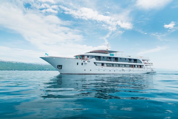 MV Infinity luxury Croatia cruise ship | The Small Cruise Ship Collection